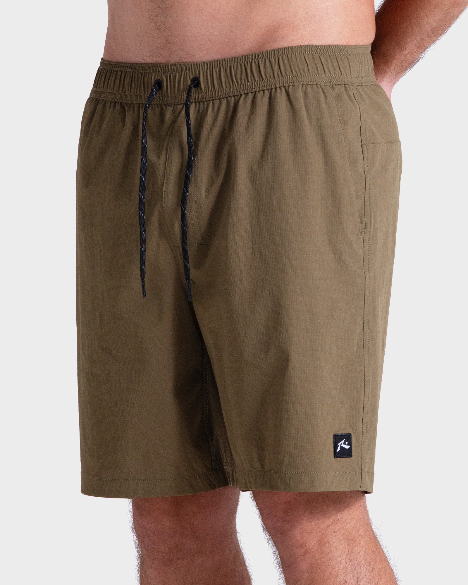 Shorts Rusty Essential Oliva – RustyBrasil